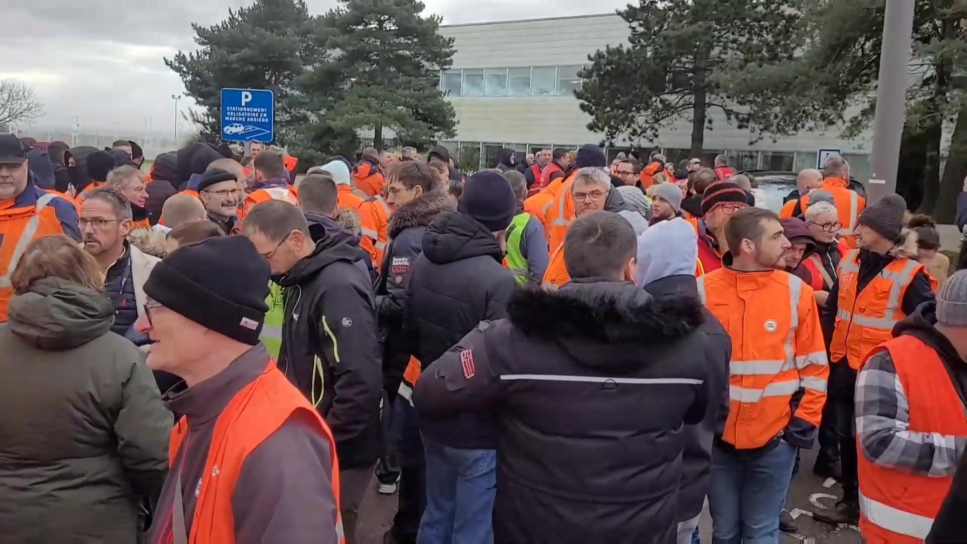 A Calais, une grève bloque la totalité du réseau du Tunnel-sous-la ...