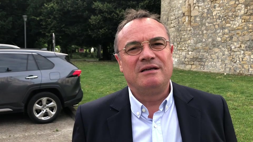 Frédéric-Pierre Vos, candidat élu au 2d tour des législatives dans l ...