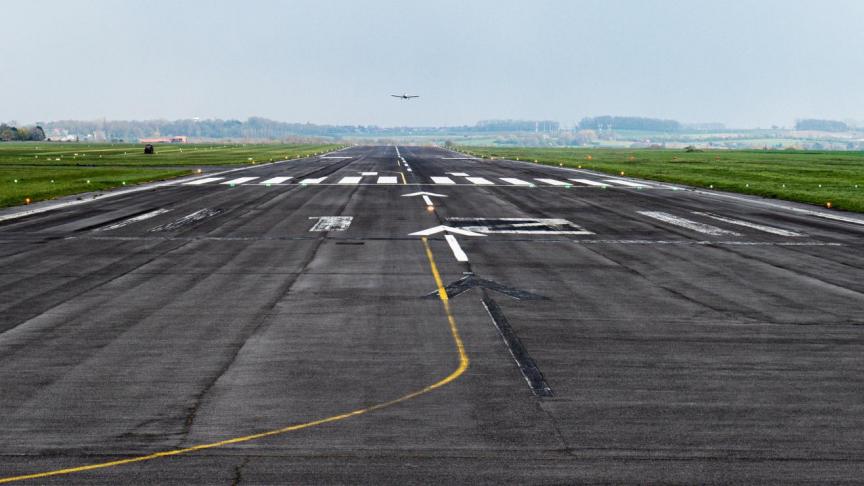 Valenciennes : Trois pilotes éblouis par un laser - 17/11/2025 - Wéo